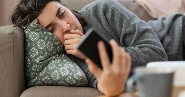 Doomscrolling: ¿por qué no podés dejar de "scrollear" en redes sociales ...