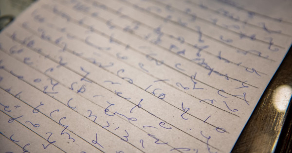 Centinelas de la palabra: cómo es el vertiginoso trabajo de las y los ...